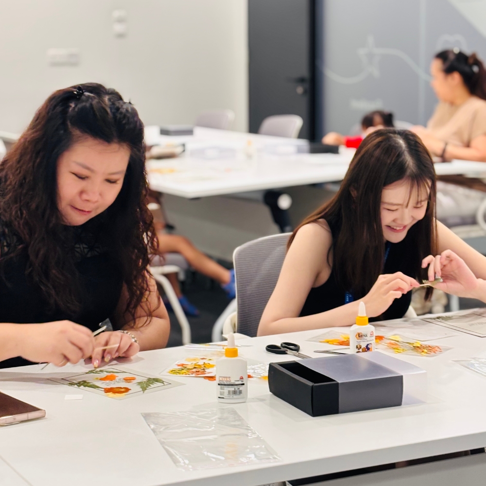 How Pressed Floral Workshops Strengthen Team Bonding and Creativity ...
